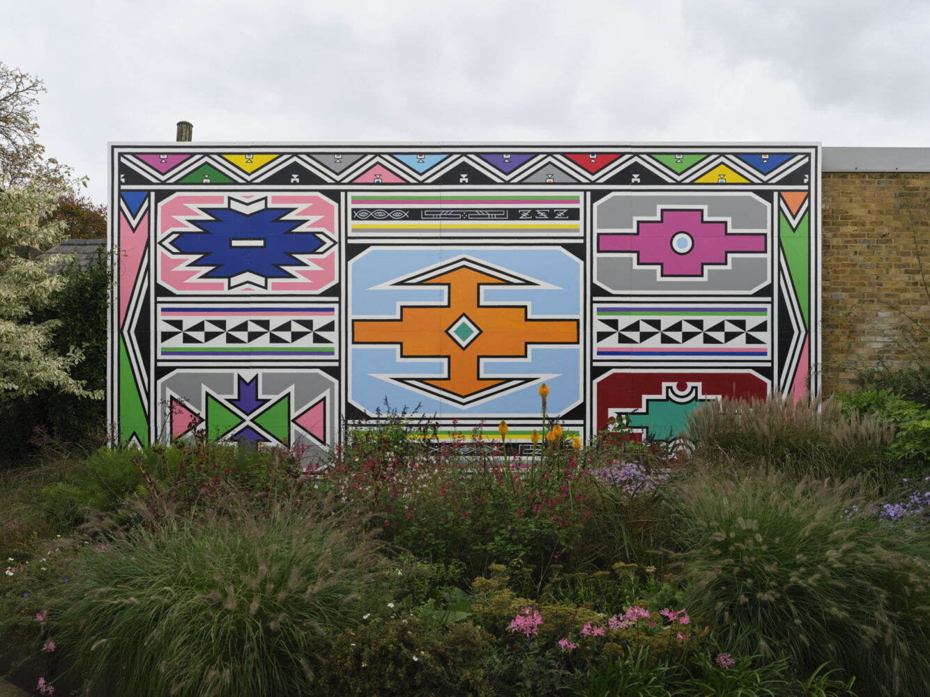 Serpentine unveils new large-scale mural by Esther Mahlangu | Architect ...